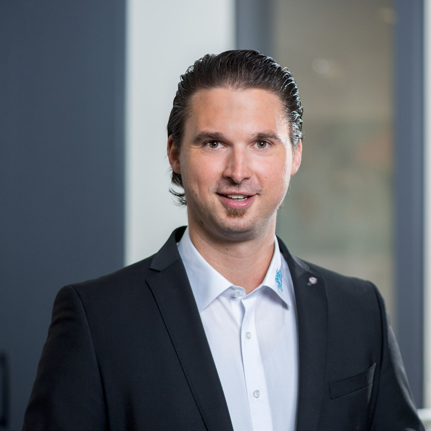 Contact Person - UTH GmbH – THE MODULAR SOLUTION.